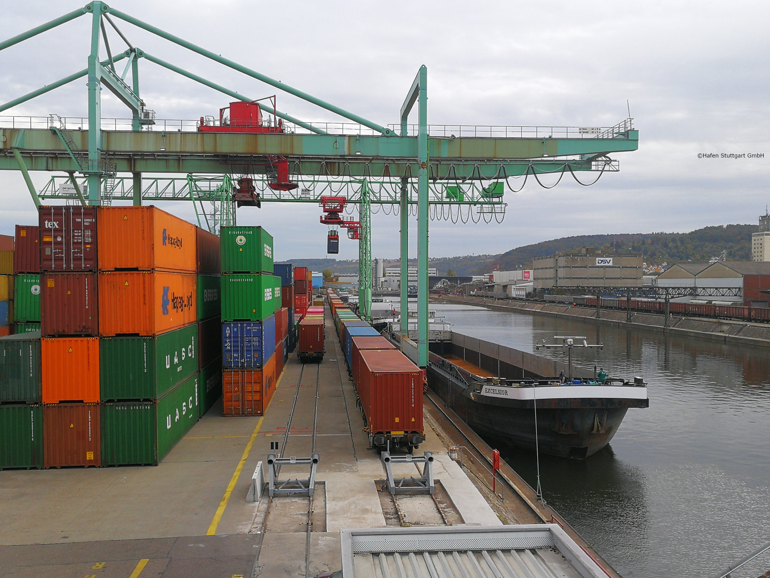 Hafenrundgang über das Stuttgarter Hafengelände - Gruppenreisen in ...